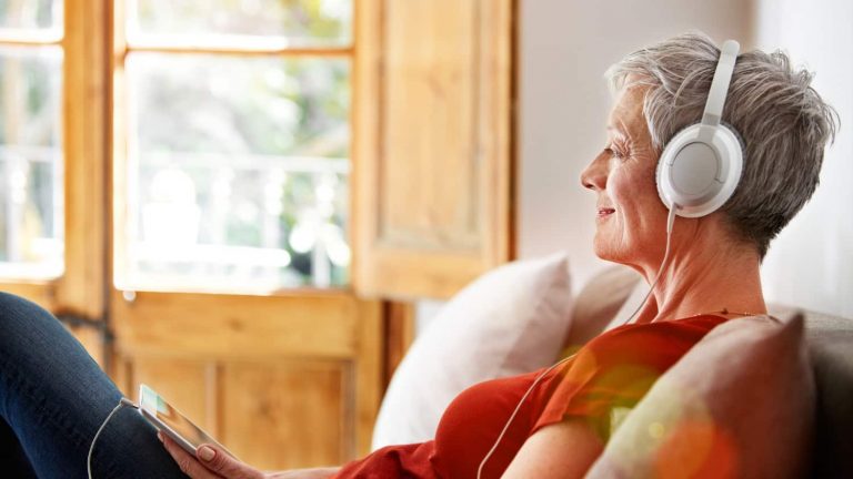 5 beneficios notables de escuchar música que tienen un impacto positivo ...